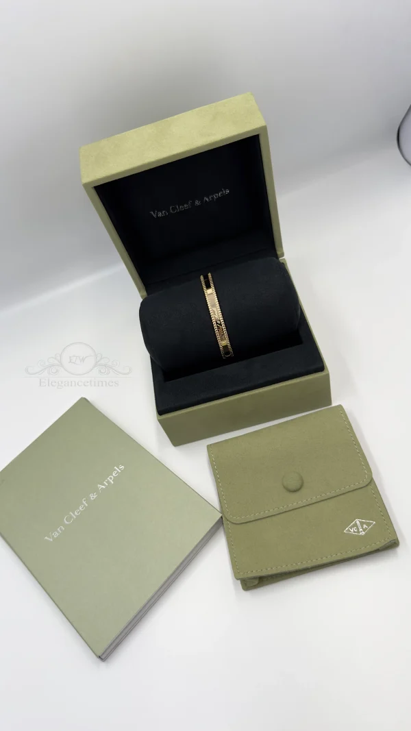 Van Cleef & Arpels Perlee Signature [100% authentic] - Elegance times